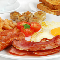 Consumul de carne procesata creste riscul imbolnavirii de cancer pancreatic