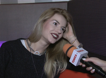 Ela Rose, pregatita sa ia cu asalt topurile muzicale