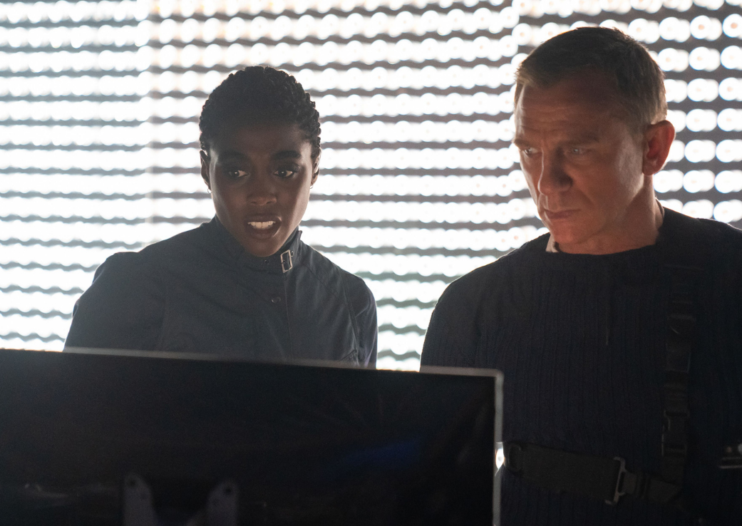 Agentul 007 hărțuit pe rețelele de socializare